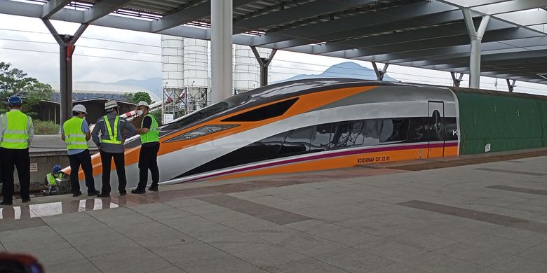Berita Terkini Harian Kapan Kereta Cepat Jakarta Bandung Selesai Terbaru Hari Ini - Kompas.com