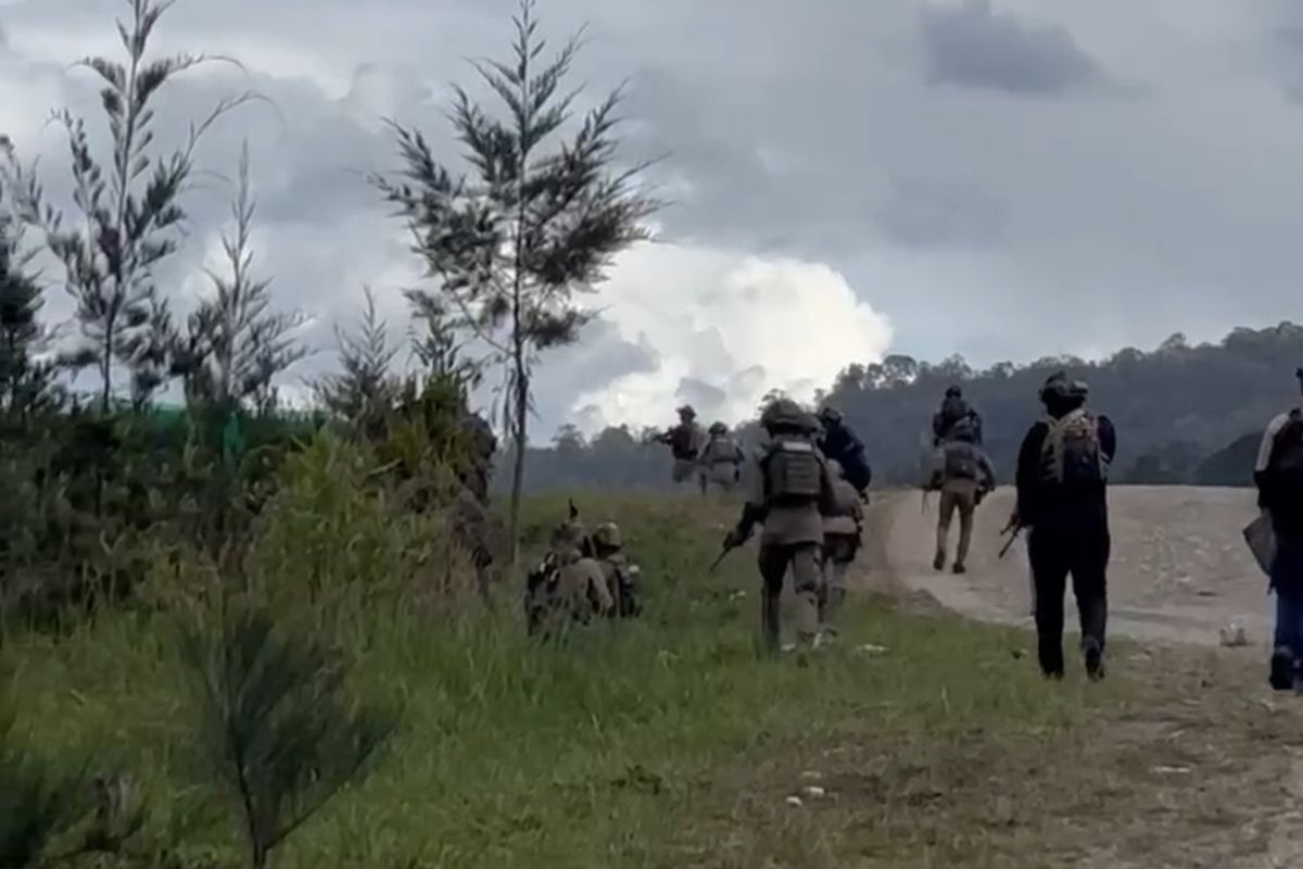 Sempat Ada 2 Kali Tembakan dari KKB di Bandara Aminggaru Puncak ...