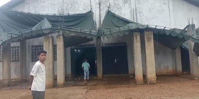 Hujan dan Angin Kencang Rusak Tenda Perayaan Paskah 2025 di Malaka NTT