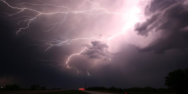 Badai: Pengertian, Penyebab, Proses Terbentuk, dan Faktornya