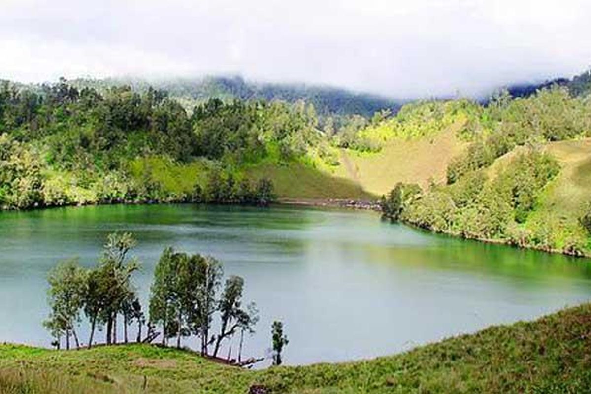 Pendaki Dilarang Gelar Upacara Kemerdekaan di Puncak Mahameru