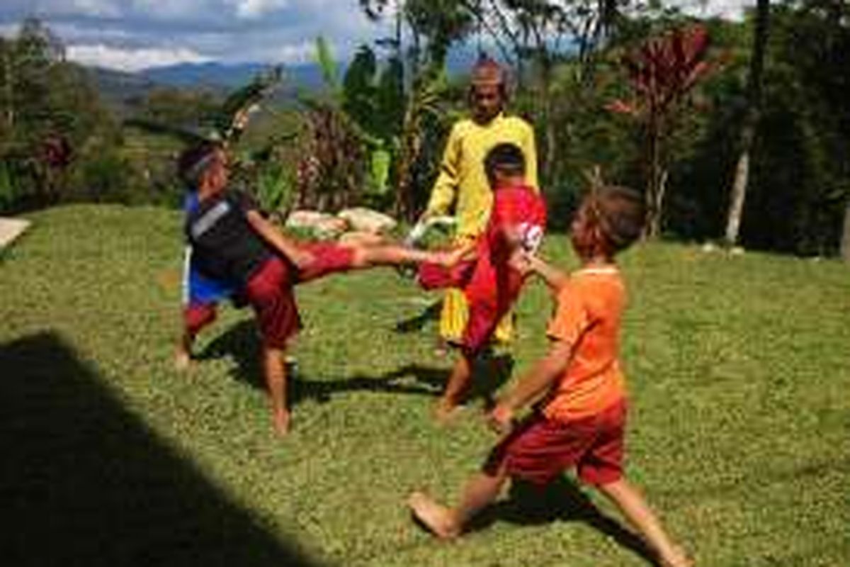 Apa Kabar Tradisi "Baku Tendang" Tana Toraja?