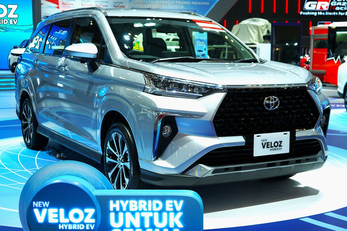 Persaingan Mobil Hybrid Keluarga: Toyota Veloz Vs Suzuki Ertiga