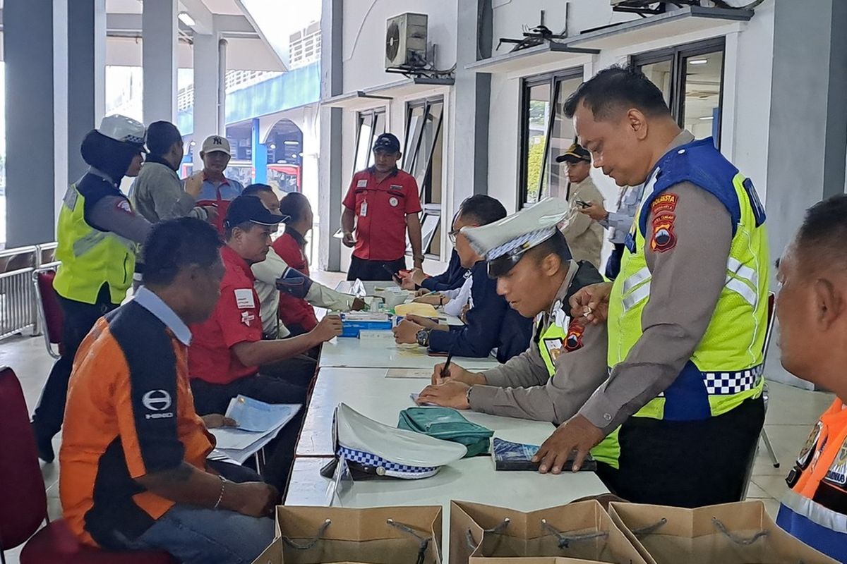 Cerita Sopir Bus Cek Kesehatan Jelang Mudik Lebaran 2025 di Terminal Tirtonadi Solo