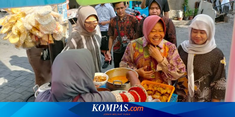Ziarah ke Makam Sunan Giri, Risma Dicurhati Tukang Ojek