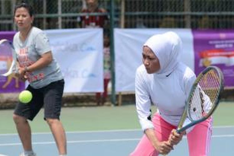 Tua Nanas, Petenis Tua Masih Ganas