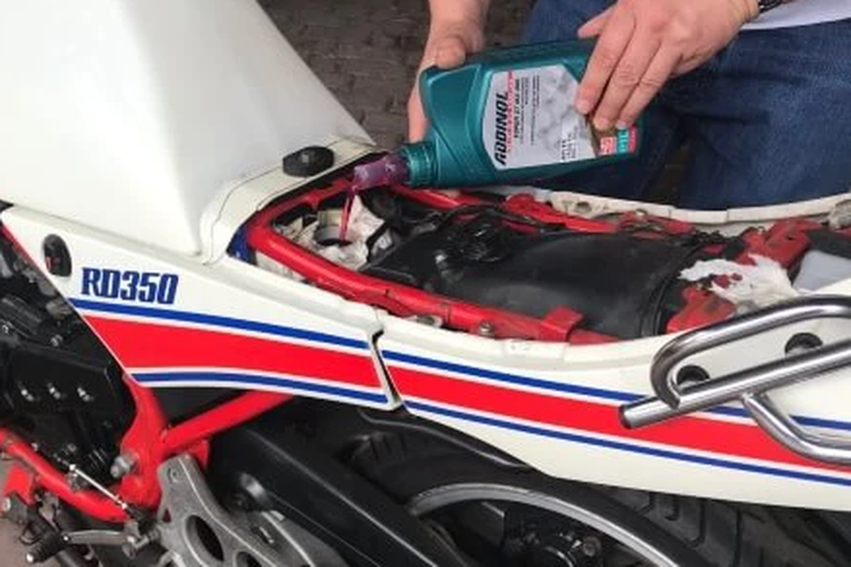 Memahami Peran Oli Samping pada Mesin Motor 2-Tak