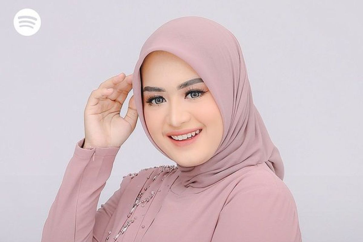 Lirik Lagu Ayah Ibu, Terbaru dari Woro Widowati
