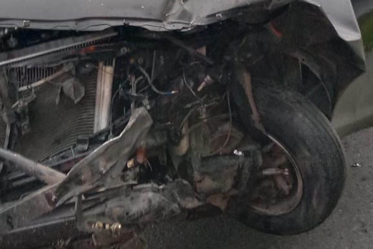 Mobil Kijang Hancur Setelah Tabrak Truk di Tol Medan-Tebing Tinggi, 6 ...