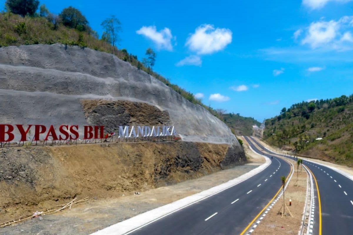 Agar Aman saat Berkendara, Kenali Jenis Marka Jalan Beserta Fungsinya