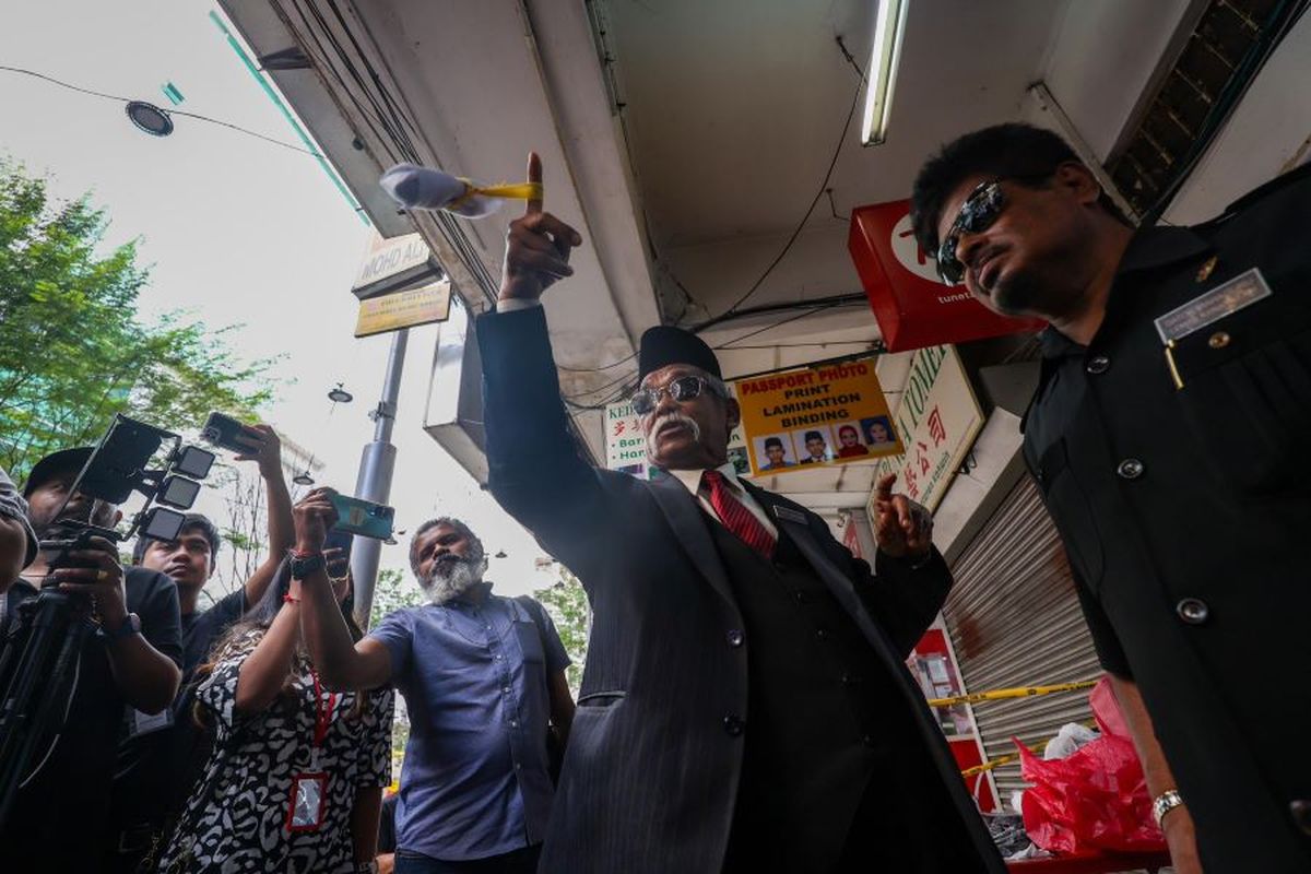 Aksi Dukun "Raja Bomoh" Ikut Cari Turis India yang Hilang "Ditelan ...