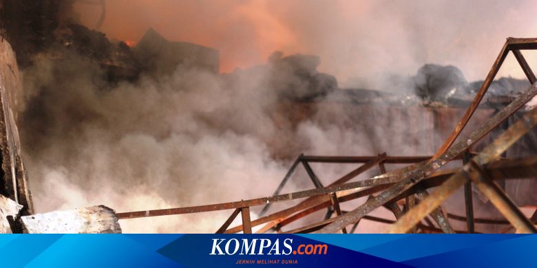 Kebakaran Toko di Cianjur Sempat Padam, Api Kembali Menyala Pagi Ini