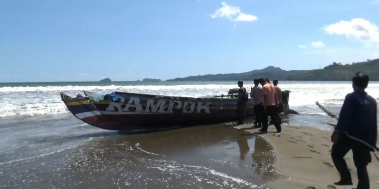 Berita Harian Kapal Nelayan Terbalik Terbaru Hari Ini - Kompas.com