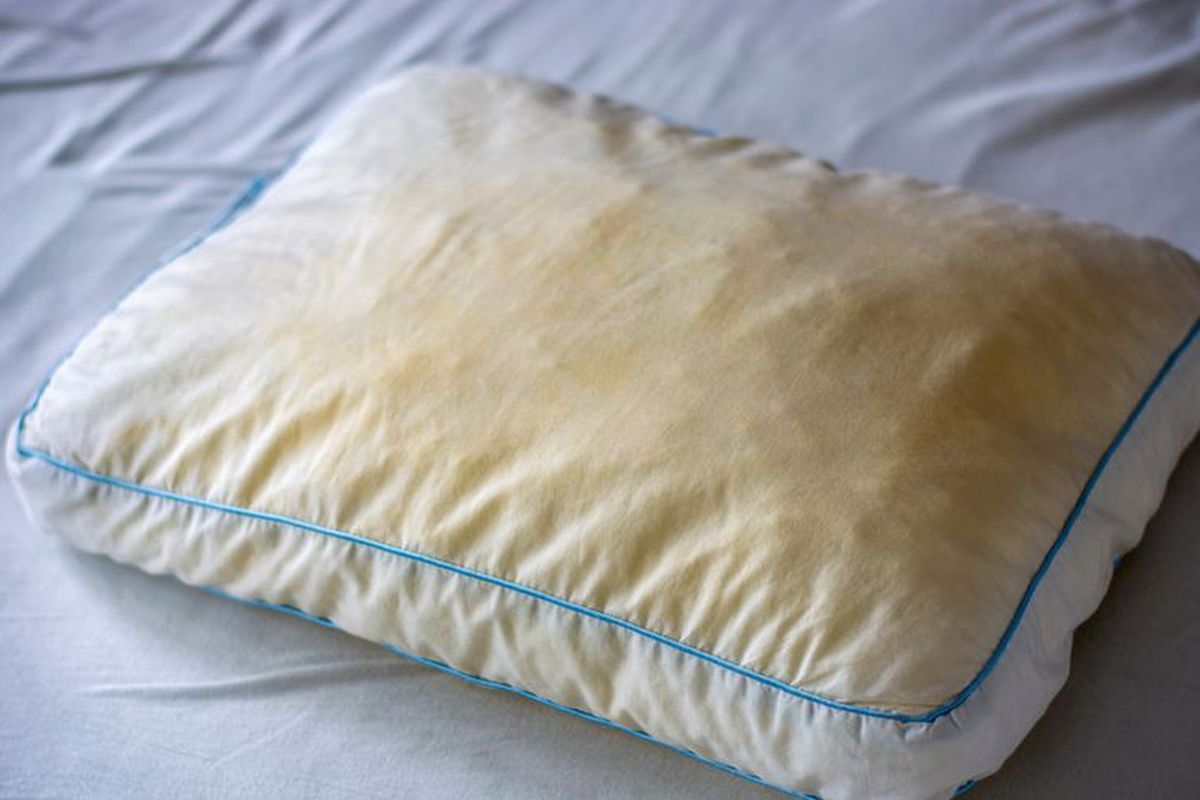 Penyebab Bantal Menguning dan Cara Menghilangkannya