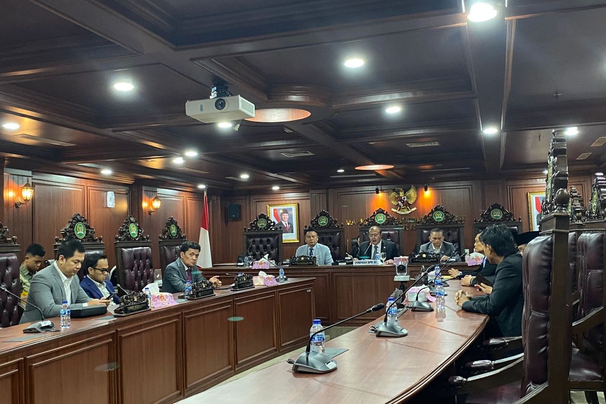 Adang Daradjatun Gantikan Aboe Bakar Al-Habsyi Jadi Wakil Ketua MKD DPR