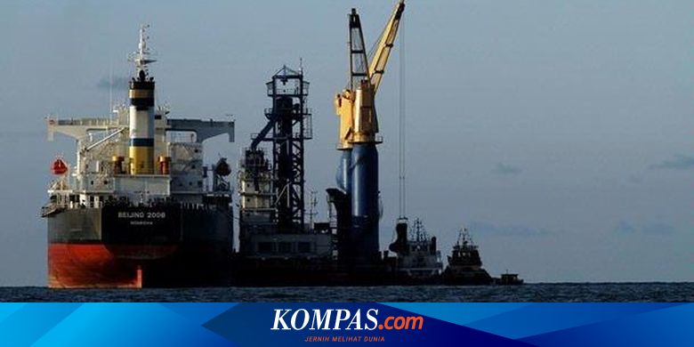 Sunken Indonesian Oil Tanker Spills Oil