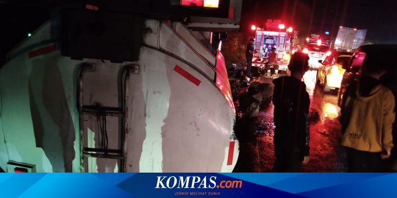 Truk Tangki Terguling Timpa Pemotor di Jalur Mudik, 3 Orang Tewas