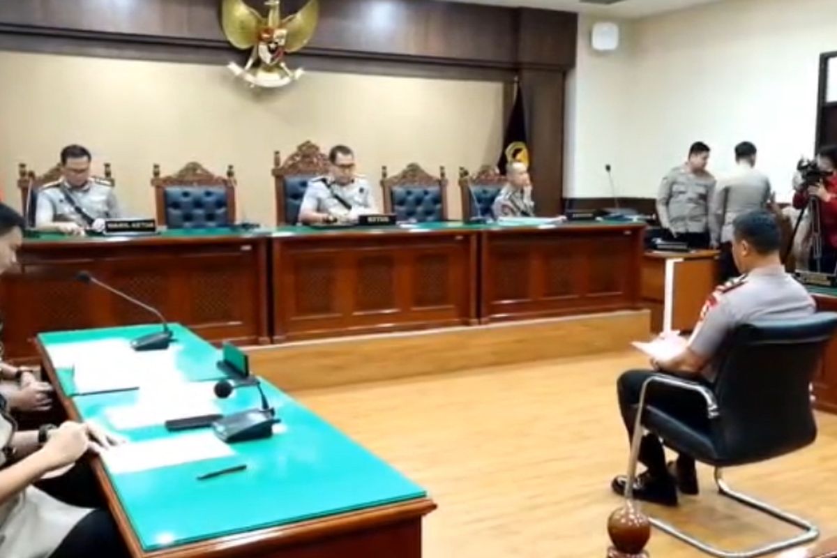 Kompol Cosmas Jalani Sidang Etik Kasus Rantis Brimob Lindas Ojol Affan ...