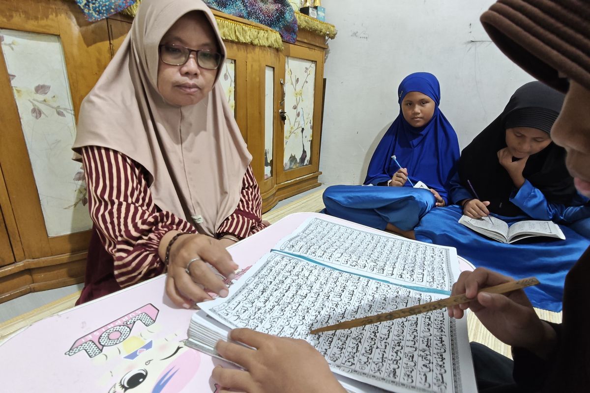 Diusir dan Ditinggal Wafat Suami, Sumiati Tetap Setia Mengajar Ngaji di ...