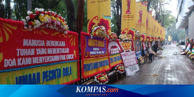 GBK Arena Dibanjiri Karangan Bunga Usai Indonesia Batal Jadi Tuan Rumah Piala Dunia U20