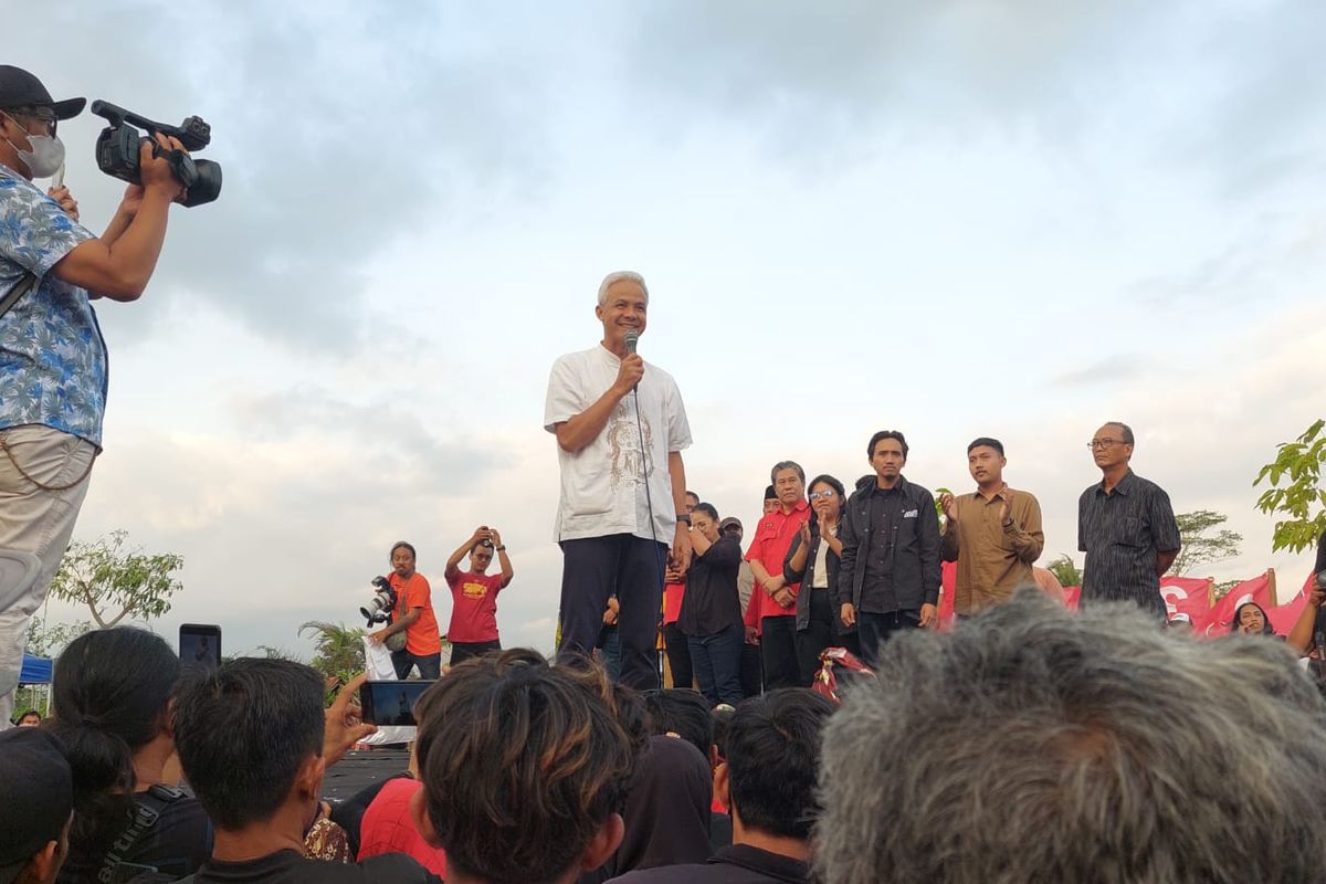 Ganjar: Tidak Perlu Risau soal Baliho, Dicopot 100 Kita Pasang 1.000