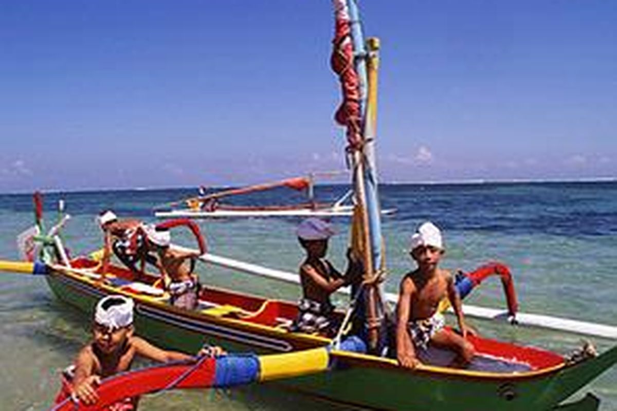 Akhir Pekan Menikmati Jukung di Sanur