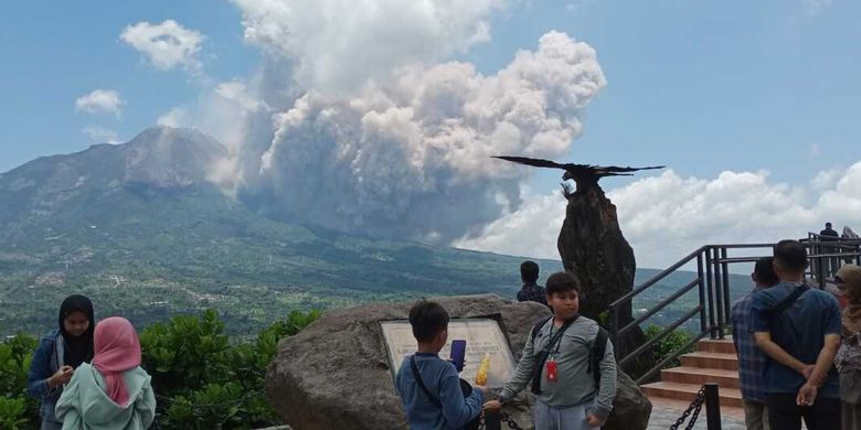 Berita Harian Menyaksikan Erupsi Merapi Dari Jarak Dekat Terbaru Hari ...