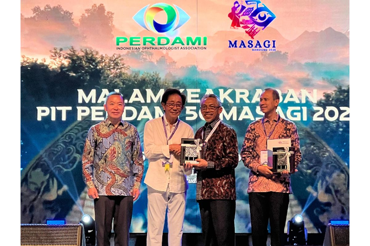 Konsisten Bantu Tangani Katarak, Sido Muncul Kembali Raih Perdami Award