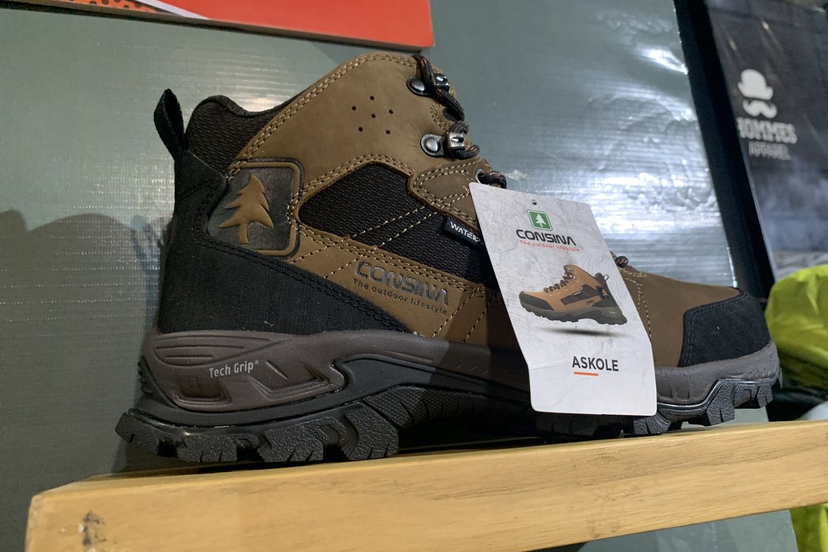 Daftar Harga Promo Sepatu Gunung di Indofest 2025, Tertarik Beli?