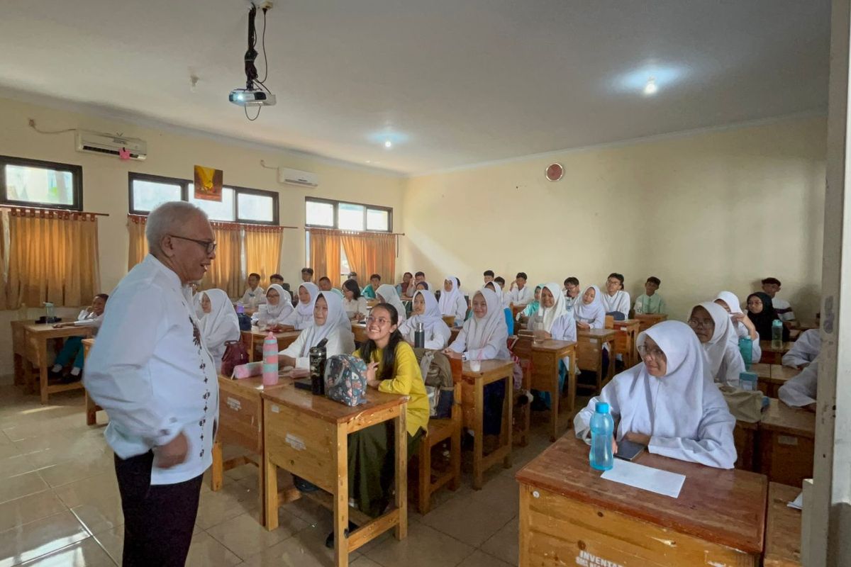 Kebijakan Rombel 50 Siswa, Guru SMAN Depok Khawatir Suara Tak Terdengar