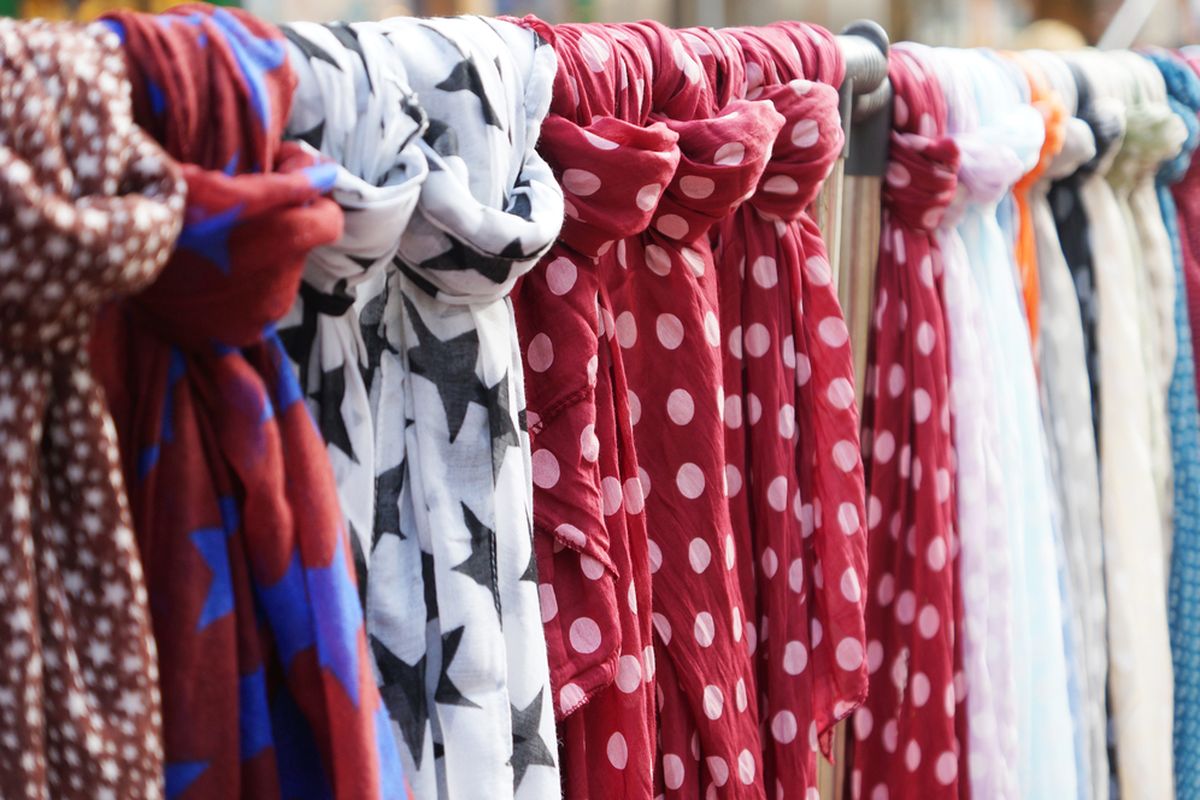 6 Cara Menyimpan Syal Agar Tidak Mudah Rusak