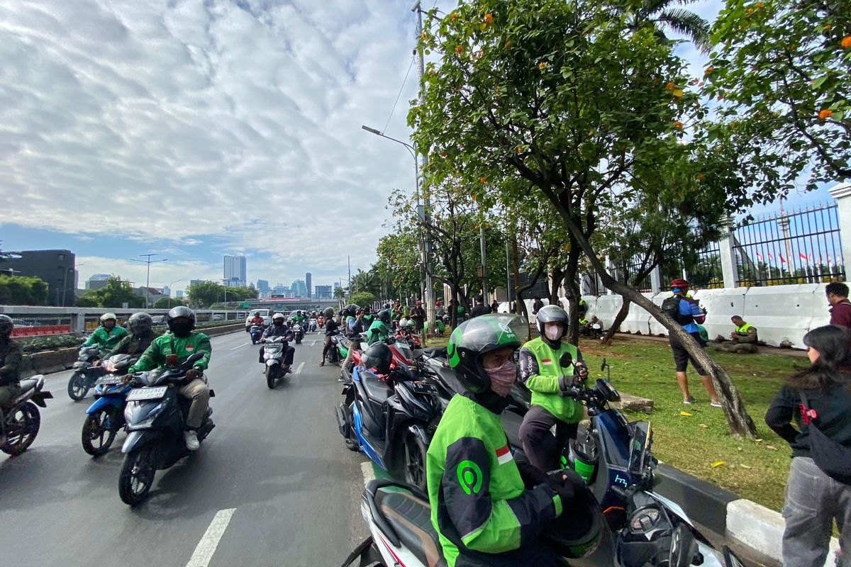 Demo 28 Agustus 2025, Massa Mulai Datangi Gedung DPR RI