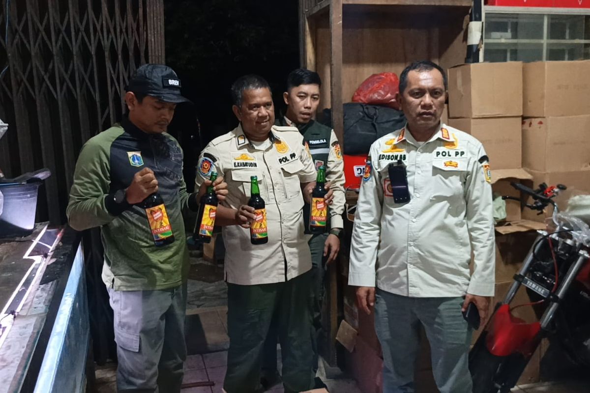 Razia Malam Ramadhan, Satpol PP Jakbar Sita 2.105 Botol Miras