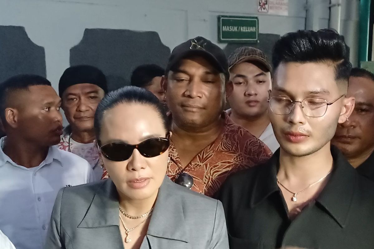 Fitri Salhuteru 2 Kali Mangkir Panggilan dari Kasus Dugaan Pencemaran Nama Baik Nikita Mirzani