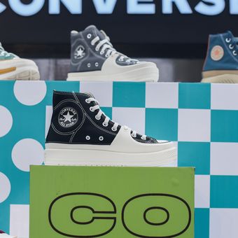 Sepatu Converse Produksi KEK Industropolis Batang Diekspor ke AS dan Australia