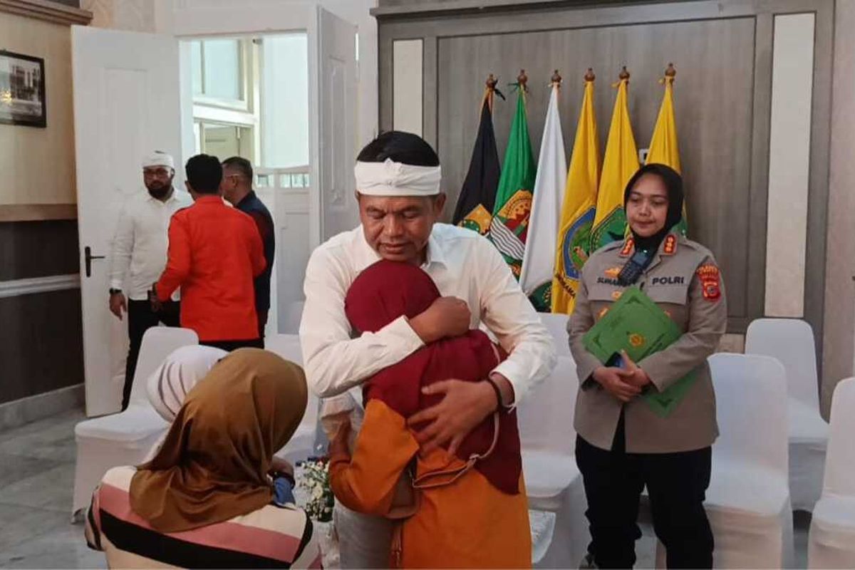 Bantu Korban Longsor Gunung Kuda Cirebon, Dedi Mulyadi: Kami Jamin Pendidikan Anaknya...