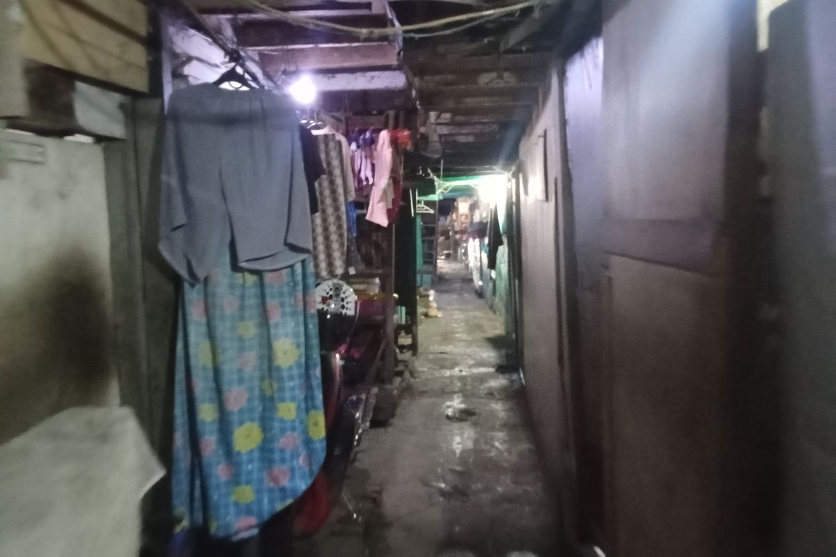 Potret Muram Kampung Pasar Pisang yang Tak Tersentuh Sinar Matahari