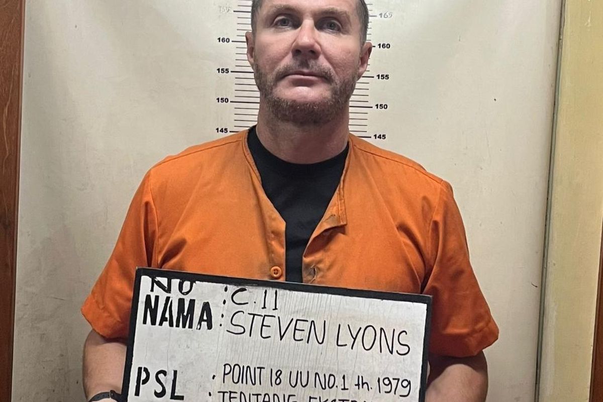 Buronan "High Profile" Interpol Steven Lyons Ditangkap di Bandara ...