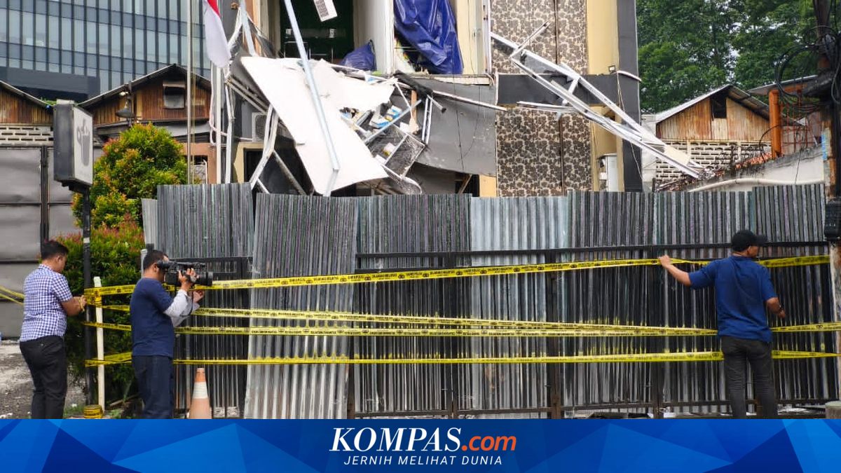 Puslabfor Polri Ambil Sampel Ledakan di Gedung Nucleus Farma Tangerang ...