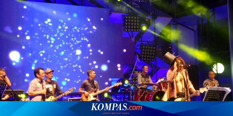 Joe "P Project" Tampil ala Slash di Panggung Synchronize Fest