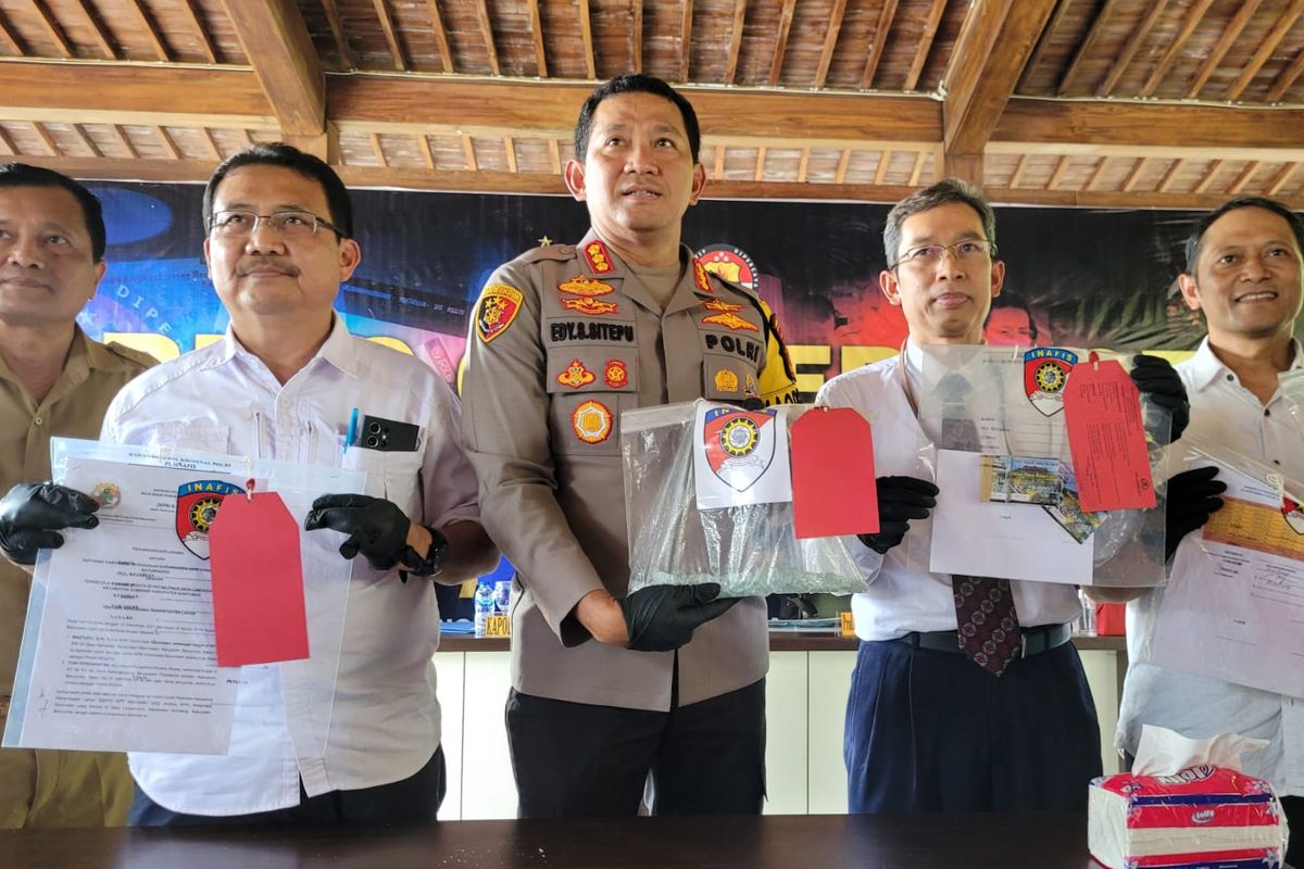 Konstruksi Jembatan Kaca The Geong Banyumas Tak Layak, Pakai Kaca Bekas ...