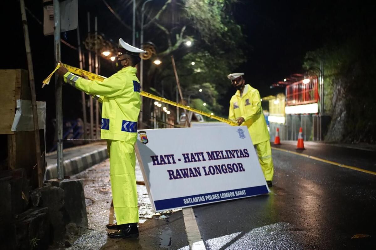 Jalan Raya Senggigi Kembali Longsor, Lalu Lintas Dialihkan, Truk ...