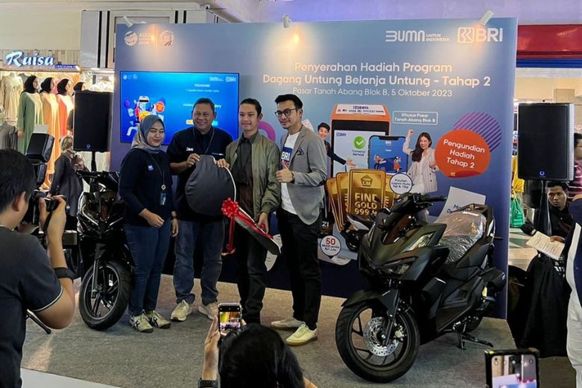 Apresiasi Nasabah, BRI Bagikan Hadiah Undian Program DUBU di Pasar ...