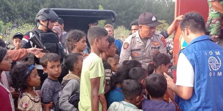 Rohingya Refugees Land on Indonesia's West Coast