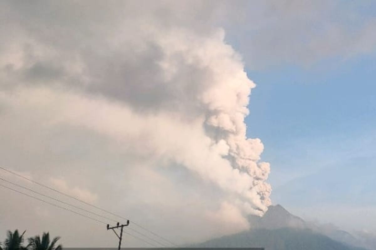 Gunung Lewotobi Kembali Meletus Sore Ini, Semburkan Abu Setinggi 1,5 Km