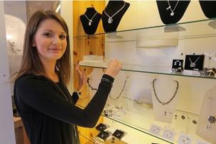 Kisah Molly, Pemilik Toko Perhiasan di Usia 18 Tahun