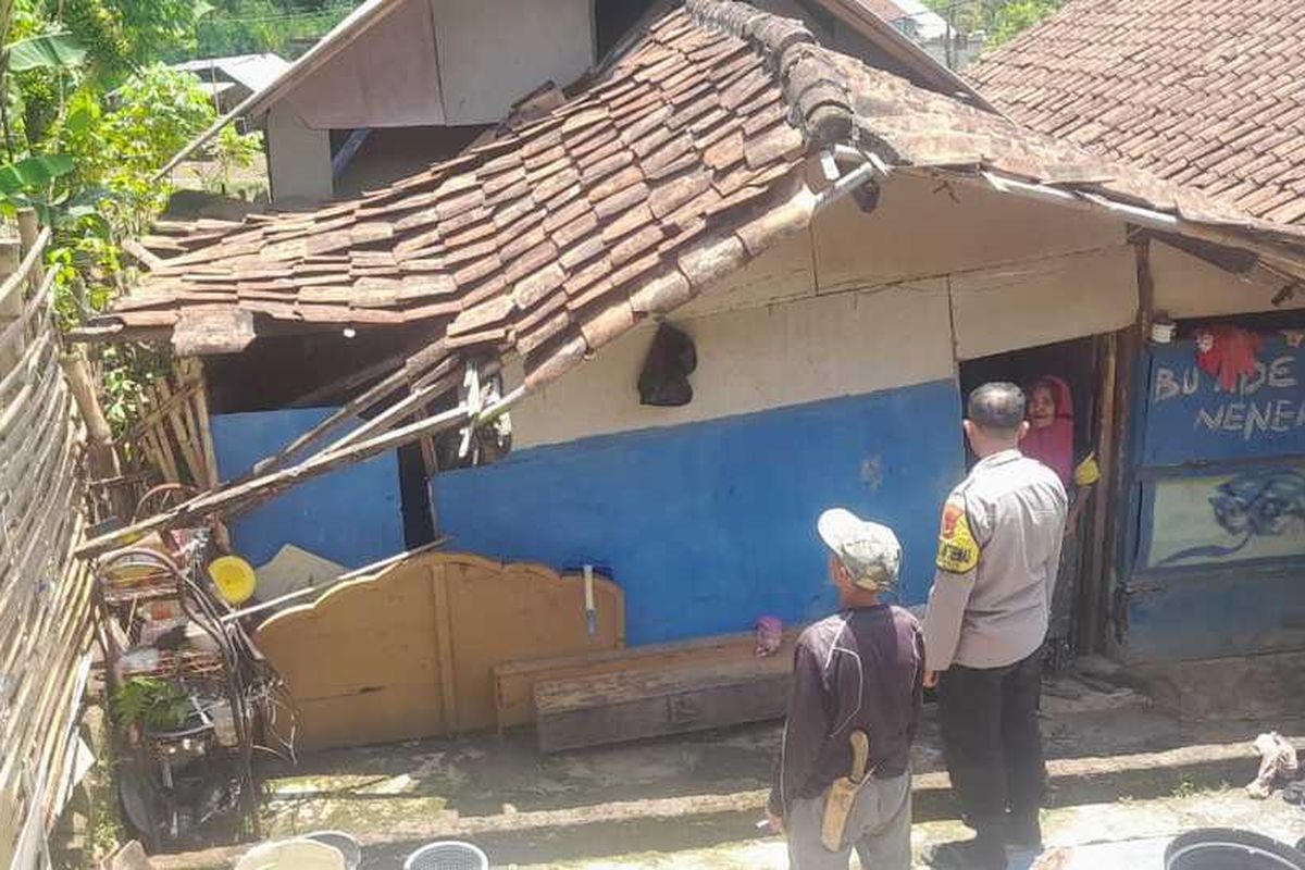 Ketabahan Ade Juriah dan Rumah yang Kembali Menguatkan...