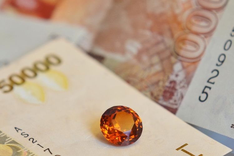 Cara Menggunakan Batu Citrine untuk Menarik Kekayaan dan Kemakmuran