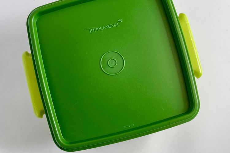 Kenapa Tempat Makan Tupperware Lama Lengket?