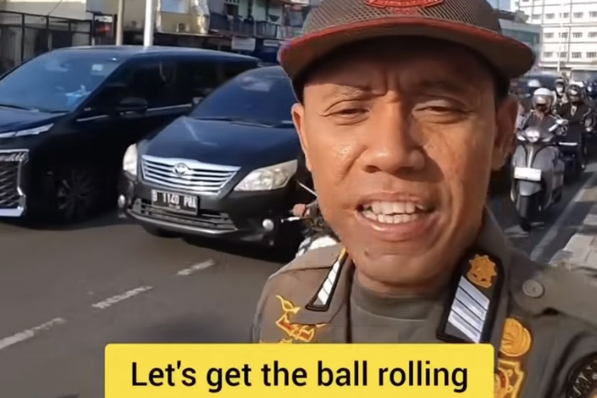 Tips Belajar Bahasa Inggris "Mr Dede" Satpol PP, dari Film hingga Koran